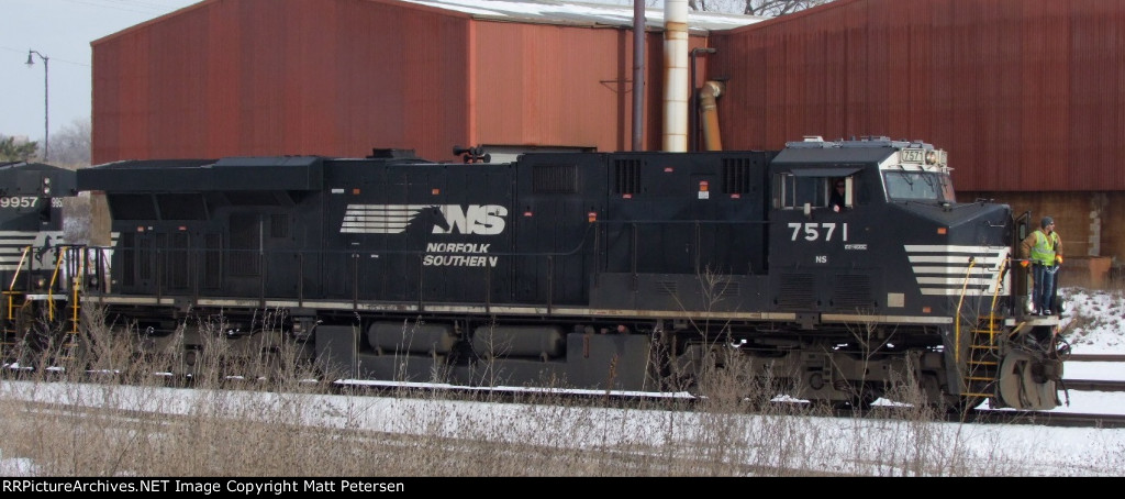 NS 7571